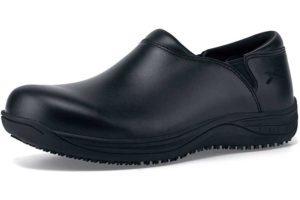 Best Kitchen Shoes To Buy 2022